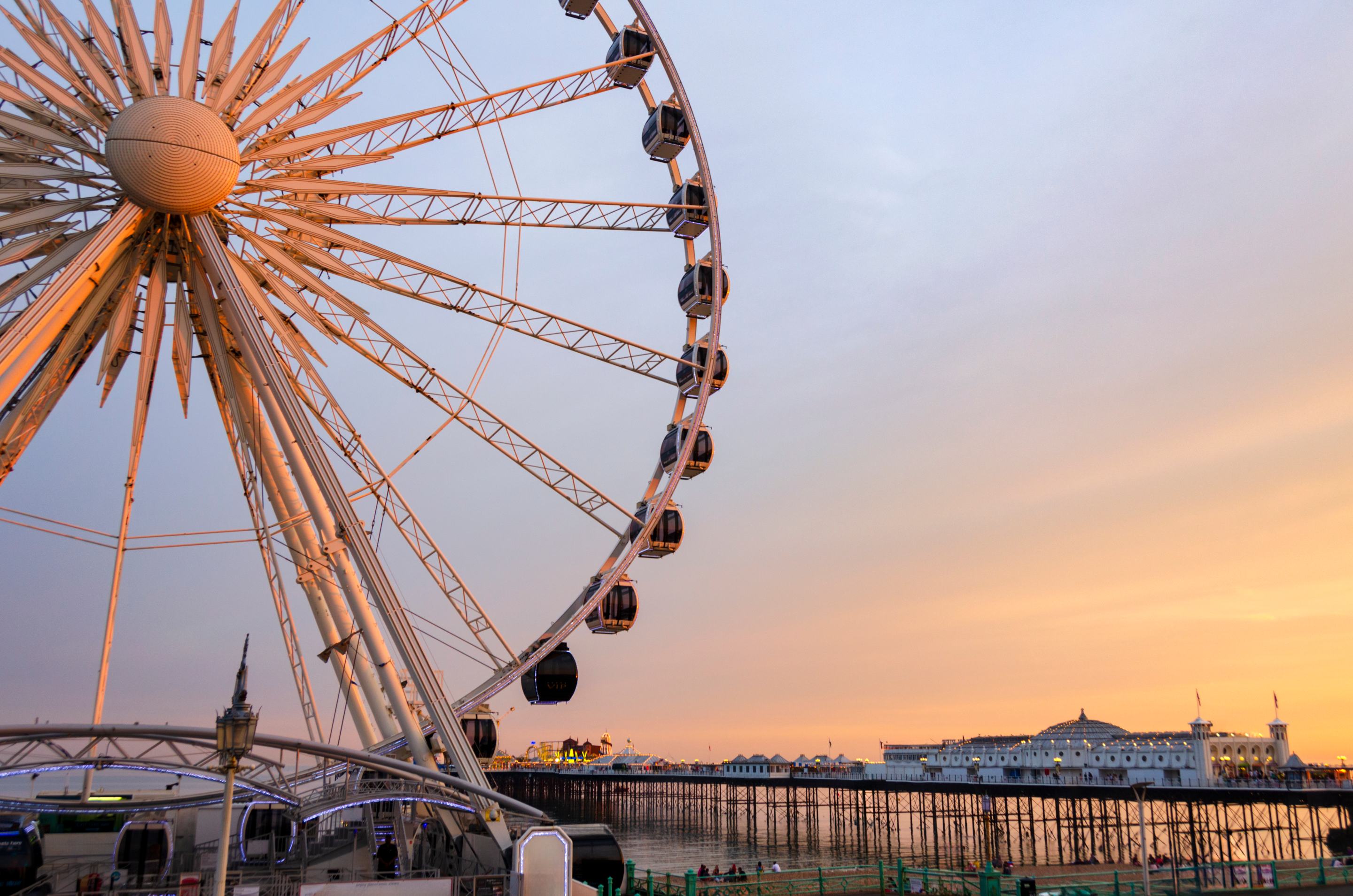 How to get from London to Brighton Beach by train for an easy day trip ...