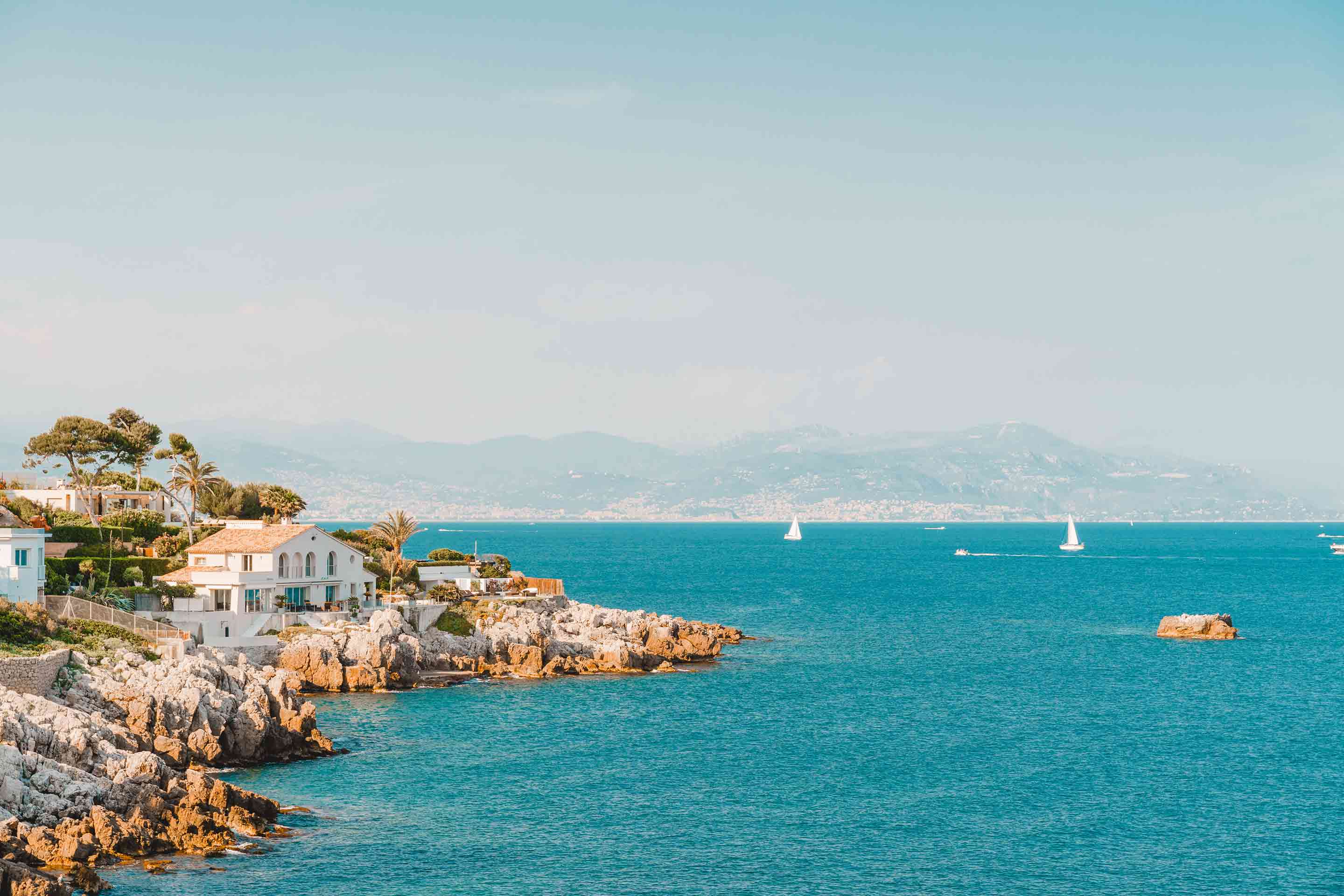 How To Travel Around The French Riviera: By Train and Without a Car ...