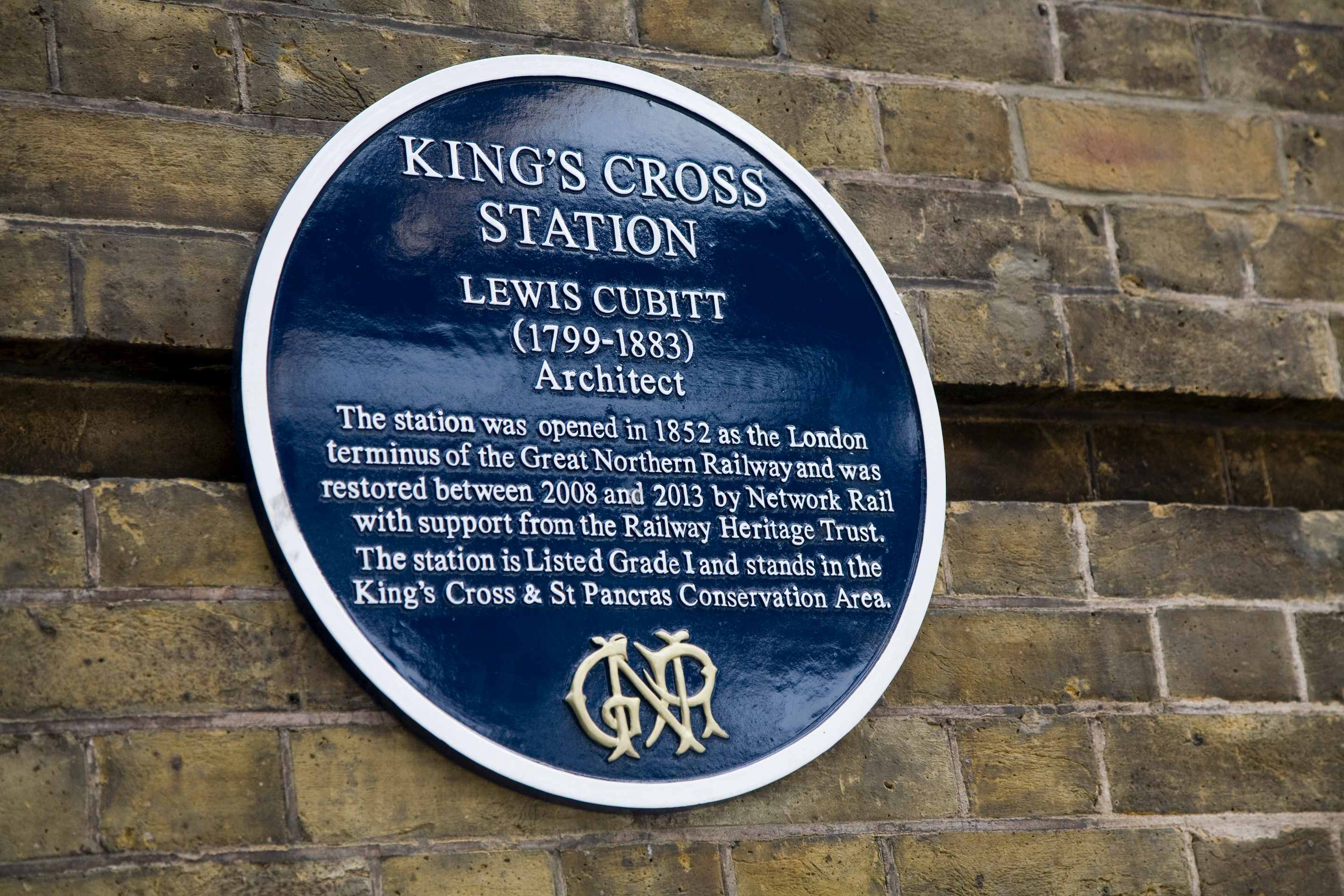 The story behind London’s famous blue plaques | Trainline